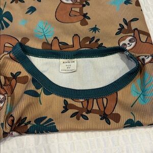 SHEIN & Fiesta | Pajamas | Shein Kids Pajama Set Tan And Green Sloth ...